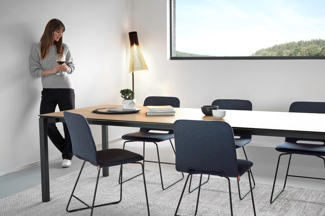 Table Mobitec Float 01 PM1 Bois massif Chene avec rallonge | Boschung Möbel AG